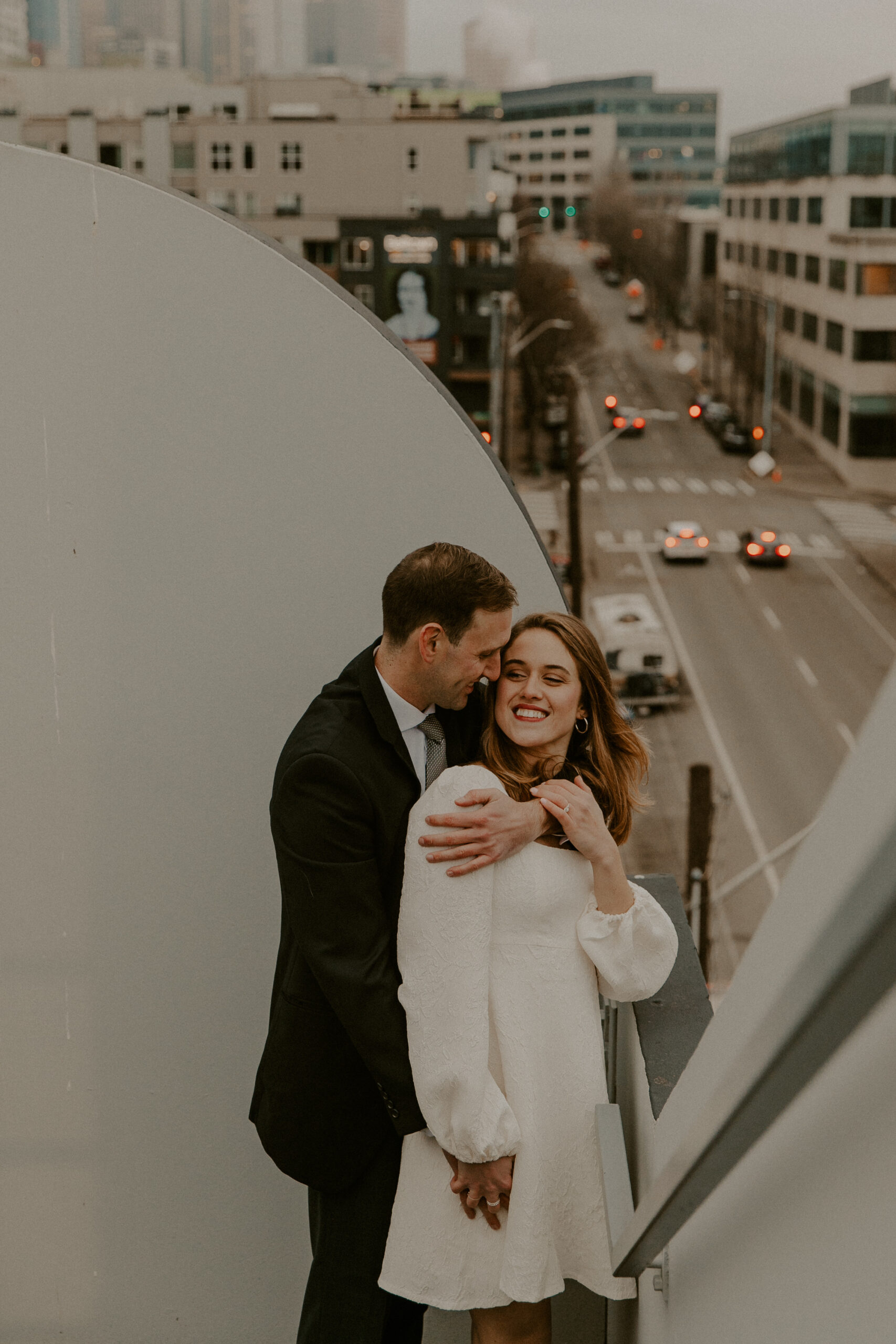 Libby & Kevin – Seattle Rooftop Engagement Session | beckygstudios.com