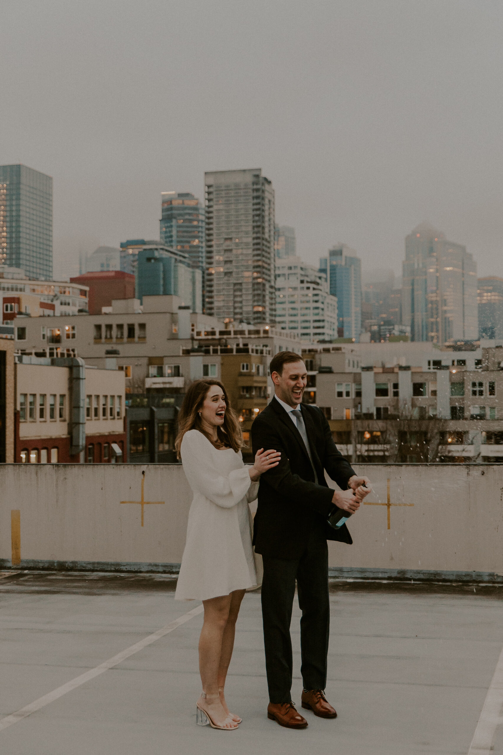 Libby & Kevin – Seattle Rooftop Engagement Session | beckygstudios.com